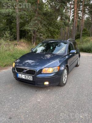 Синий Вольво В50 2006 в Рига, объемом двигателя 2.00 л и пробегом 322 тыс. км за 1400 €, фото 3 на AUTOMOTO.COM.LV