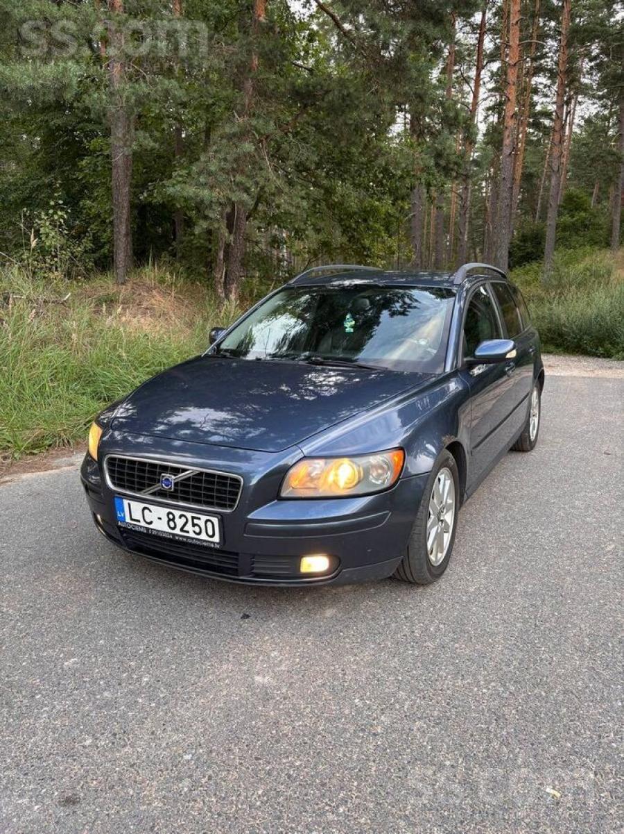 Синий Вольво В50 2006 в Рига, объемом двигателя 2.00 л и пробегом 322 тыс. км за 1400 €, фото 3 на AUTOMOTO.COM.LV