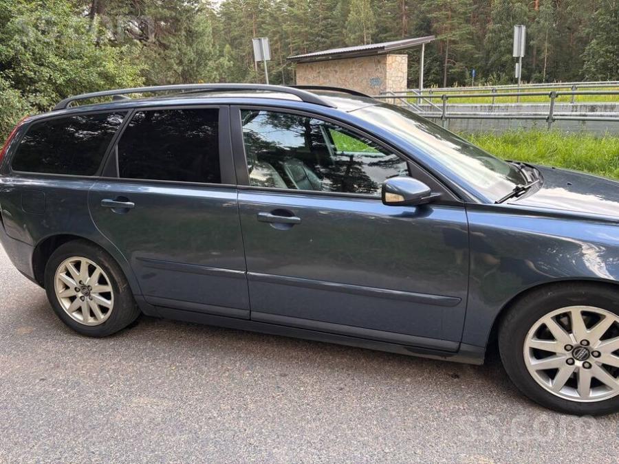 Синий Вольво В50 2006 в Рига, объемом двигателя 2.00 л и пробегом 322 тыс. км за 1400 €, фото 5 на AUTOMOTO.COM.LV