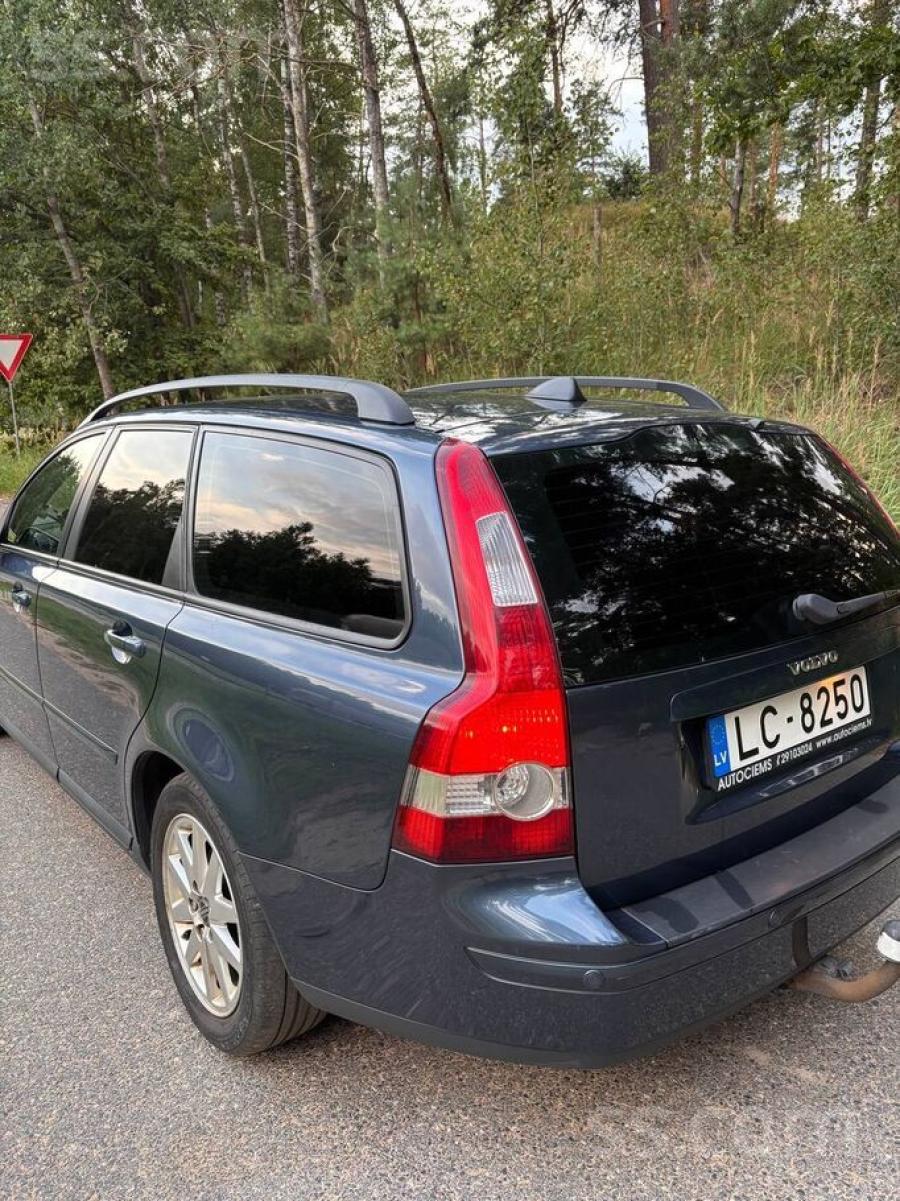 Синий Вольво В50 2006 в Рига, объемом двигателя 2.00 л и пробегом 322 тыс. км за 1400 €, фото 8 на AUTOMOTO.COM.LV