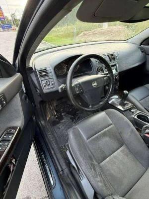 Zils Volvo V50 2006 Viļņa, ar dzinēja tilpumu 2.00 L un nobraukumu 411 tūkst. km par 1050 €, foto 4 vietnē AUTOMOTO.COM.LV