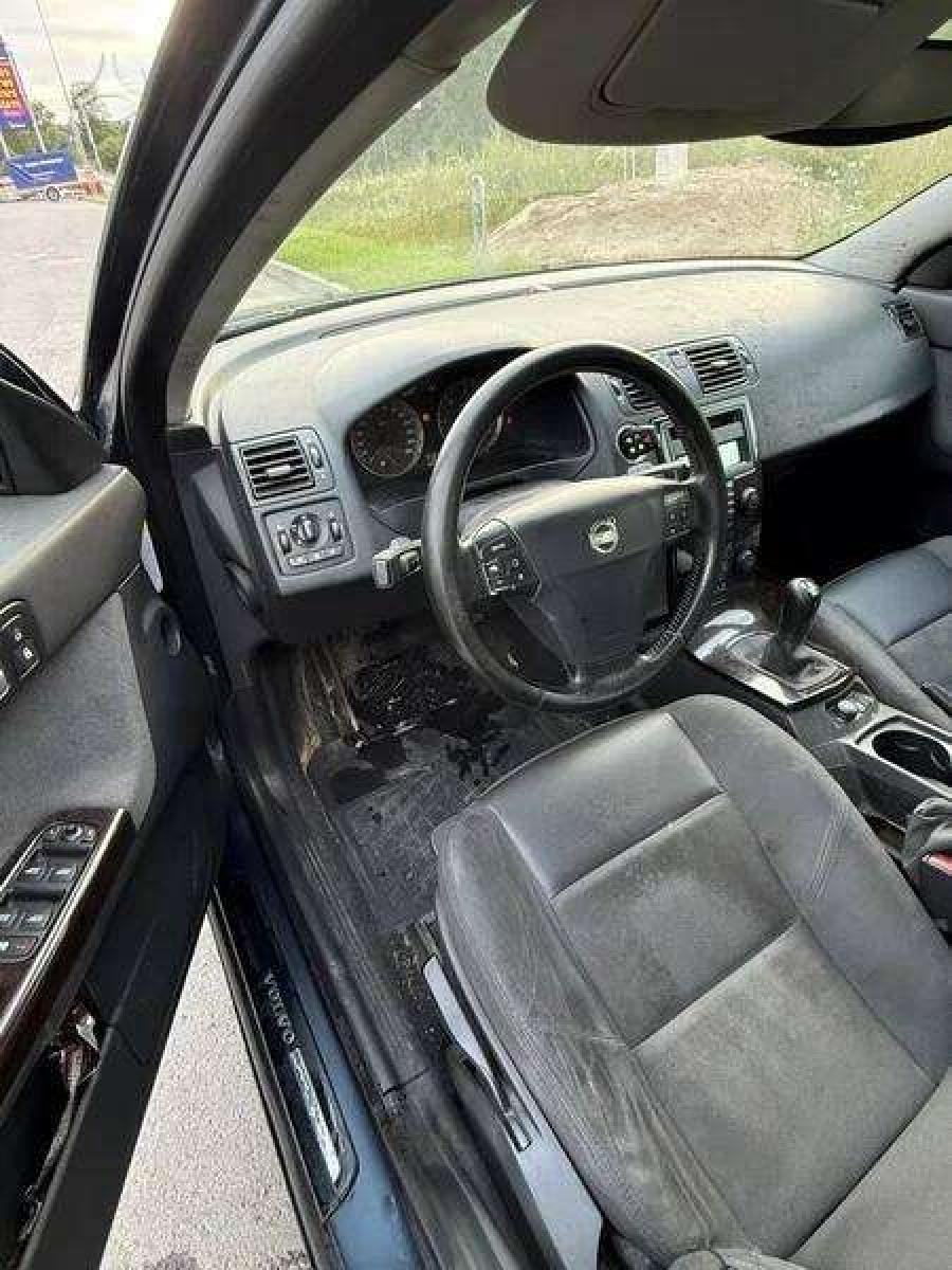 Zils Volvo V50 2006 Viļņa, ar dzinēja tilpumu 2.00 L un nobraukumu 411 tūkst. km par 1050 €, foto 4 vietnē AUTOMOTO.COM.LV