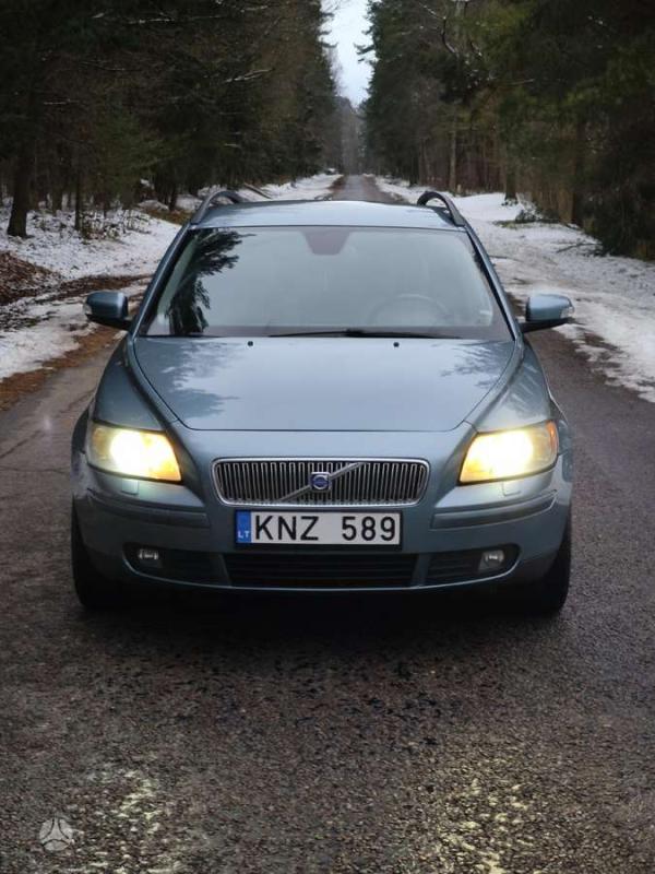 Zils Volvo V50 2007 Kauņa, ar dzinēja tilpumu 2.00 L un nobraukumu 322 tūkst. km par 1700 €, foto 2 vietnē AUTOMOTO.COM.LV