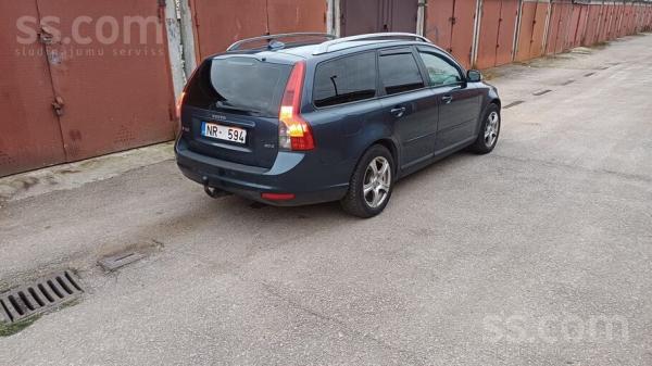Zils Volvo V50 2007 Rīga, ar dzinēja tilpumu 2.00 L un nobraukumu 308 tūkst. km par 1750 €, foto 2 vietnē AUTOMOTO.COM.LV