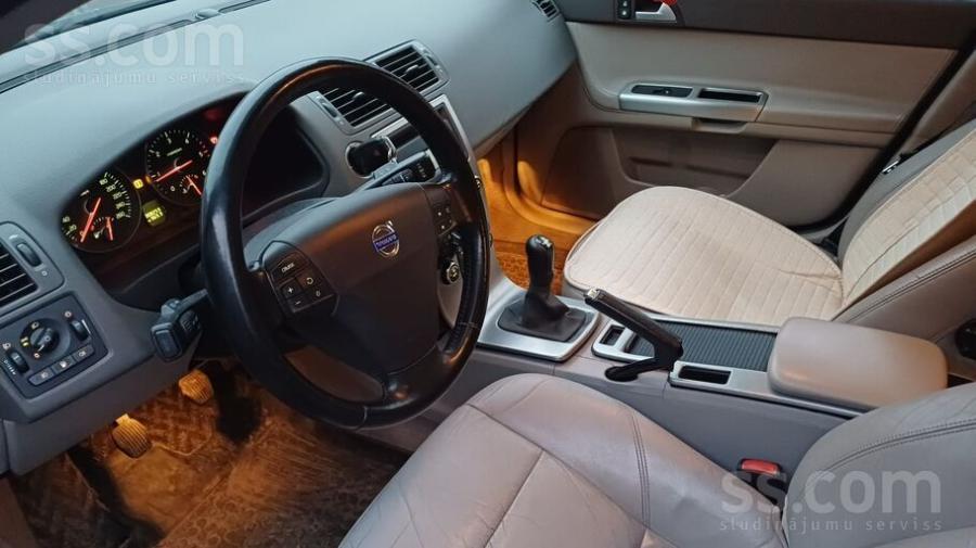 Zils Volvo V50 2007 Rīga, ar dzinēja tilpumu 2.00 L un nobraukumu 308 tūkst. km par 1750 €, foto 3 vietnē AUTOMOTO.COM.LV