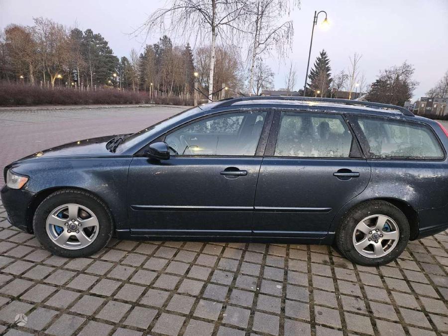 Zils Volvo V50 2007 Biržai, ar dzinēja tilpumu 1.56 L un nobraukumu 260 tūkst. km par 2200 €, foto 4 vietnē AUTOMOTO.COM.LV