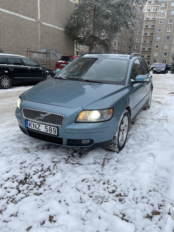 Blue Volvo V50 2007 in Kaunas, with an engine capacity of 2.00 L and mileage of 310 thousand km for 1700 €, photo 1 on AUTOMOTO.COM.LV