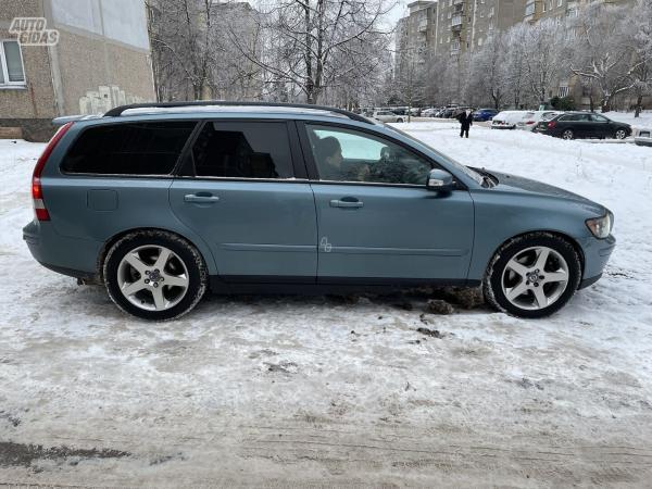 Blue Volvo V50 2007 in Kaunas, with an engine capacity of 2.00 L and mileage of 310 thousand km for 1700 €, photo 4 on AUTOMOTO.COM.LV