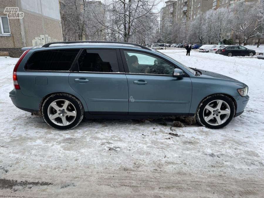 Blue Volvo V50 2007 in Kaunas, with an engine capacity of 2.00 L and mileage of 310 thousand km for 1700 €, photo 4 on AUTOMOTO.COM.LV