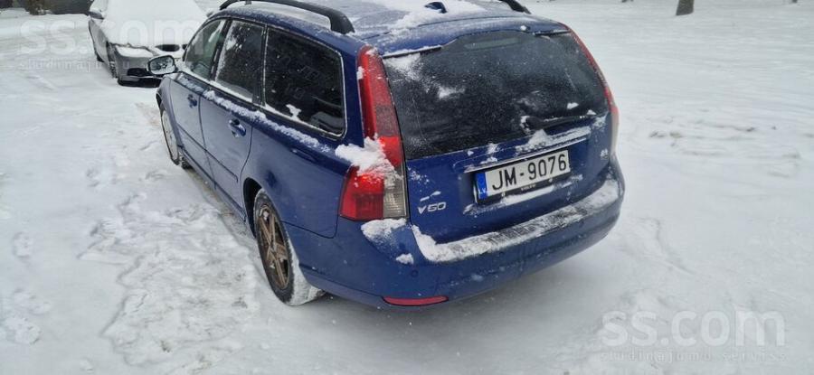 Blue Volvo V50 2007 in Riga, with an engine capacity of 1.60 L and mileage of 418 thousand km for 1350 €, photo 2 on AUTOMOTO.COM.LV
