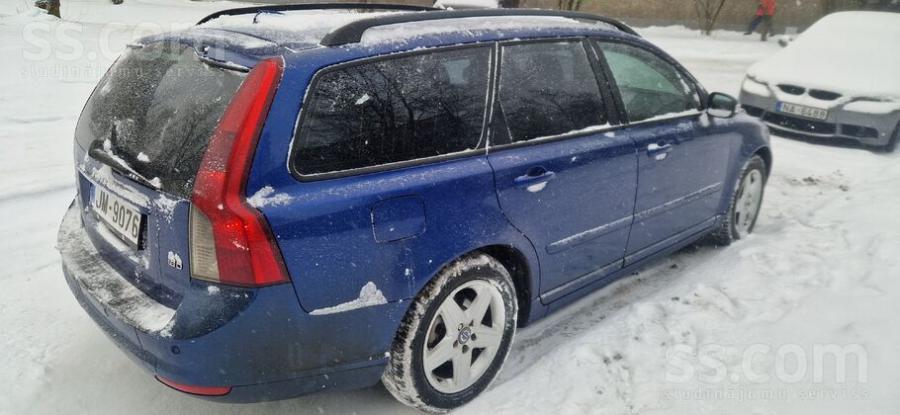 Blue Volvo V50 2007 in Riga, with an engine capacity of 1.60 L and mileage of 418 thousand km for 1350 €, photo 4 on AUTOMOTO.COM.LV