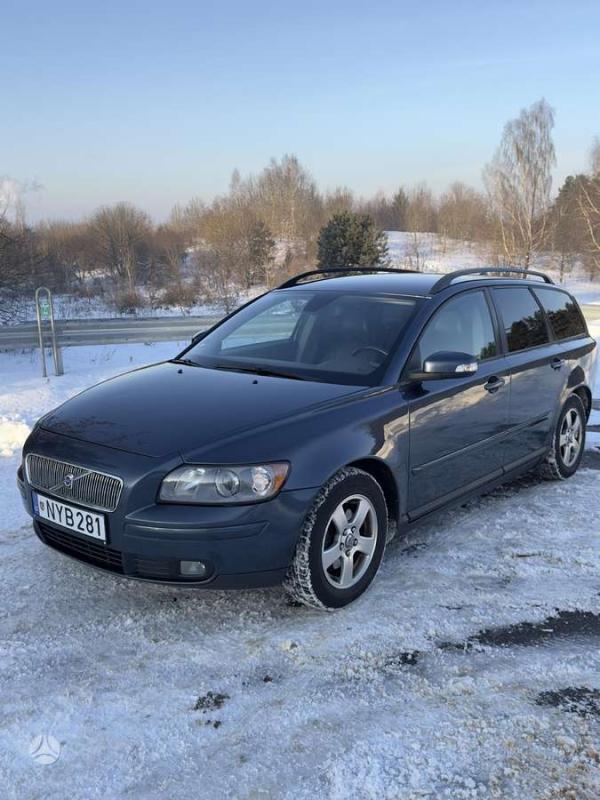 Blue Volvo V50 2007 in Anyksciai, with an engine capacity of 1.56 L and mileage of 391 thousand km for 1900 €, photo 1 on AUTOMOTO.COM.LV