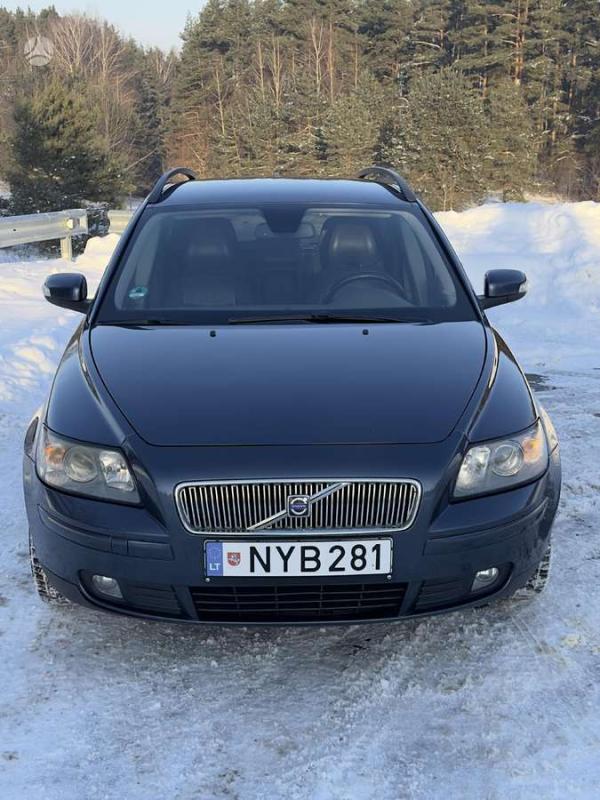 Blue Volvo V50 2007 in Anyksciai, with an engine capacity of 1.56 L and mileage of 391 thousand km for 1900 €, photo 2 on AUTOMOTO.COM.LV
