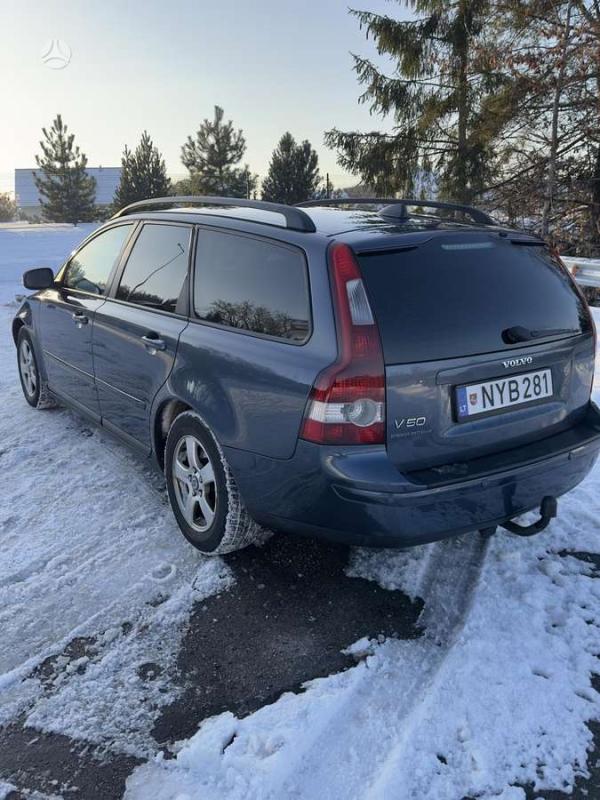 Blue Volvo V50 2007 in Anyksciai, with an engine capacity of 1.56 L and mileage of 391 thousand km for 1900 €, photo 5 on AUTOMOTO.COM.LV