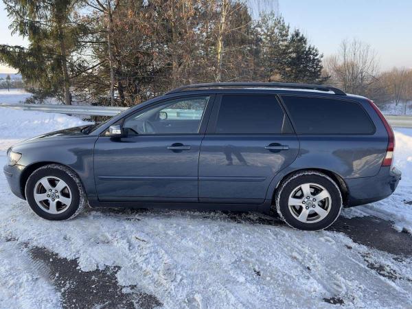 Blue Volvo V50 2007 in Anyksciai, with an engine capacity of 1.56 L and mileage of 391 thousand km for 1900 €, photo 6 on AUTOMOTO.COM.LV