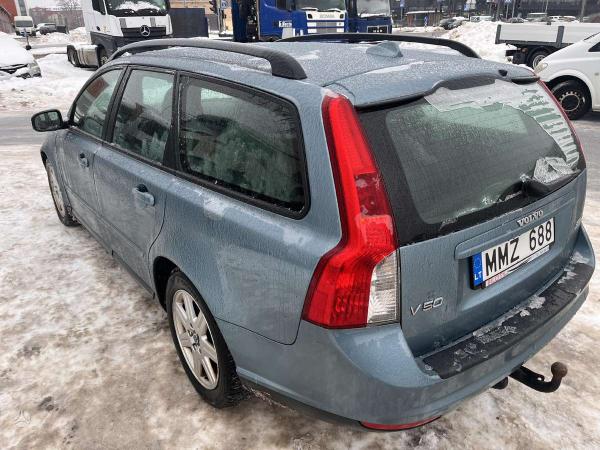 Zils Volvo V50 2007 Viļņa, ar dzinēja tilpumu 2.00 L un nobraukumu 267 tūkst. km par 1250 €, foto 3 vietnē AUTOMOTO.COM.LV