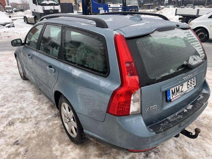Zils Volvo V50 2007 Viļņa, ar dzinēja tilpumu 2.00 L un nobraukumu 267 tūkst. km par 1250 €, foto 3 vietnē AUTOMOTO.COM.LV