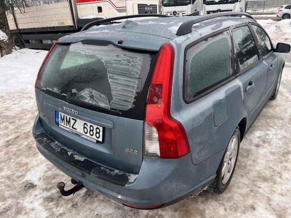 Zils Volvo V50 2007 Viļņa, ar dzinēja tilpumu 2.00 L un nobraukumu 267 tūkst. km par 1250 €, foto 4 vietnē AUTOMOTO.COM.LV