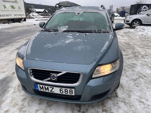 Zils Volvo V50 2007 Viļņa, ar dzinēja tilpumu 2.00 L un nobraukumu 267 tūkst. km par 1250 €, foto 5 vietnē AUTOMOTO.COM.LV