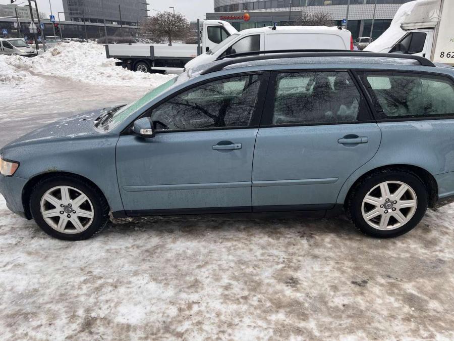 Zils Volvo V50 2007 Viļņa, ar dzinēja tilpumu 2.00 L un nobraukumu 267 tūkst. km par 1250 €, foto 9 vietnē AUTOMOTO.COM.LV