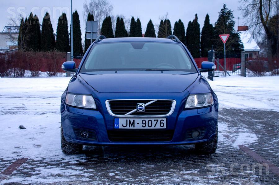 Blue Volvo V50 2007 in Jelgava, with an engine capacity of 1.60 L and mileage of 420 thousand km for 2700 €, photo 2 on AUTOMOTO.COM.LV
