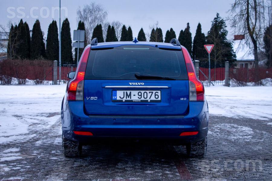 Blue Volvo V50 2007 in Jelgava, with an engine capacity of 1.60 L and mileage of 420 thousand km for 2700 €, photo 5 on AUTOMOTO.COM.LV