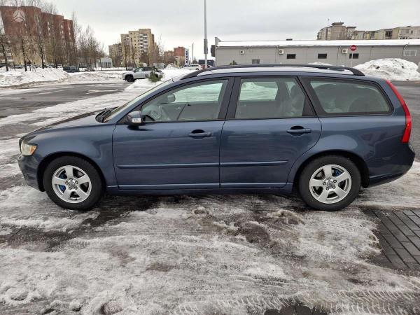 Zils Volvo V50 2007 Kauņa, ar dzinēja tilpumu 1.60 L un nobraukumu 262 tūkst. km par 2400 €, foto 2 vietnē AUTOMOTO.COM.LV