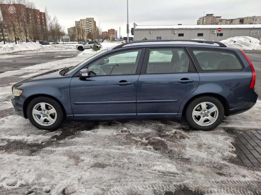 Blue Volvo V50 2007 in Kaunas, with an engine capacity of 1.60 L and mileage of 262 thousand km for 2400 €, photo 2 on AUTOMOTO.COM.LV