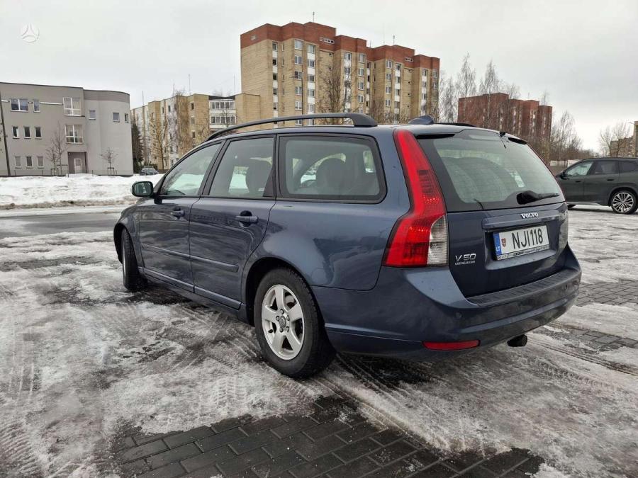 Blue Volvo V50 2007 in Kaunas, with an engine capacity of 1.60 L and mileage of 262 thousand km for 2400 €, photo 3 on AUTOMOTO.COM.LV