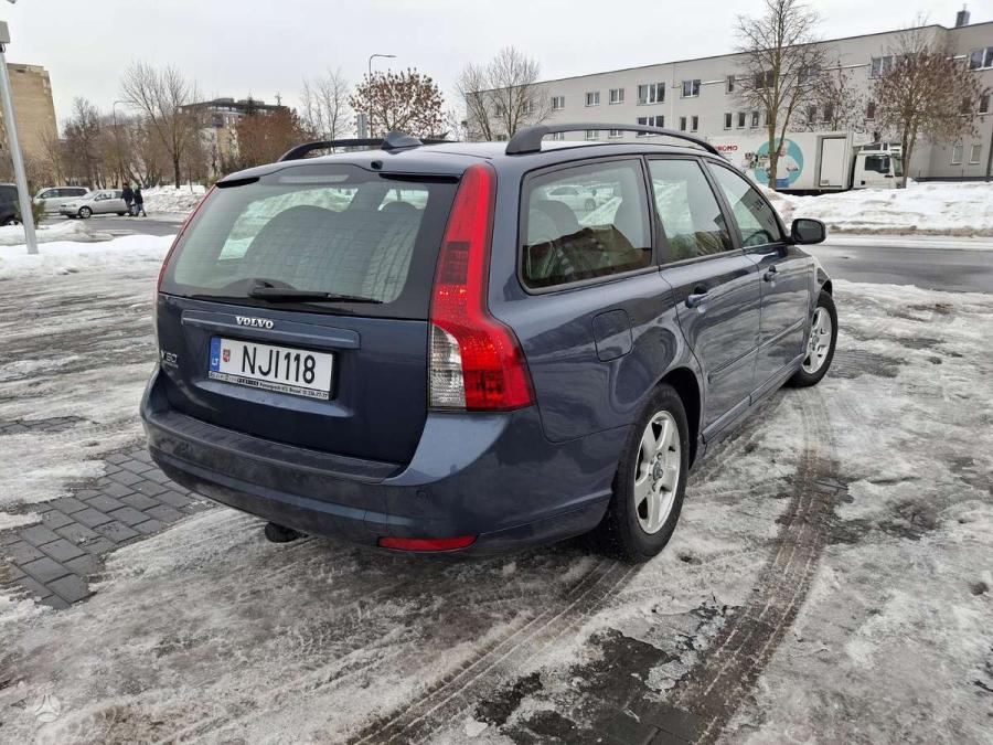Blue Volvo V50 2007 in Kaunas, with an engine capacity of 1.60 L and mileage of 262 thousand km for 2400 €, photo 4 on AUTOMOTO.COM.LV