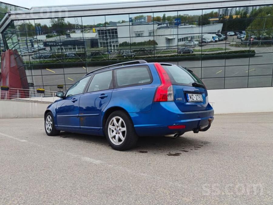 Blue Volvo V50 2007 in Riga, with an engine capacity of 2.40 L and mileage of 0 thousand km for 1400 €, photo 1 on AUTOMOTO.COM.LV