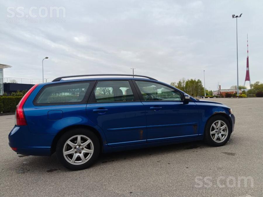 Blue Volvo V50 2007 in Riga, with an engine capacity of 2.40 L and mileage of 0 thousand km for 1400 €, photo 4 on AUTOMOTO.COM.LV