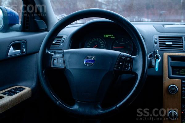Blue Volvo V50 2007 in Jelgava, with an engine capacity of 1.60 L and mileage of 420 thousand km for 2290 €, photo 10 on AUTOMOTO.COM.LV