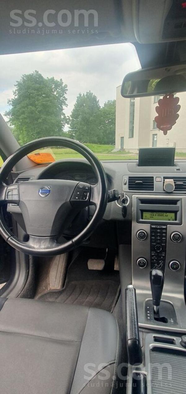 Blue Volvo V50 2007 in Riga, with an engine capacity of 2.40 L and mileage of 314 thousand km for 2800 €, photo 2 on AUTOMOTO.COM.LV