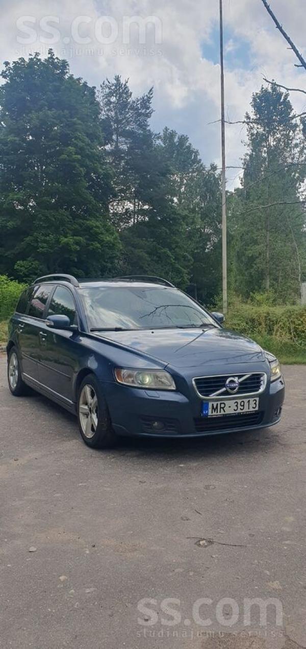 Blue Volvo V50 2007 in Riga, with an engine capacity of 2.40 L and mileage of 314 thousand km for 2800 €, photo 5 on AUTOMOTO.COM.LV