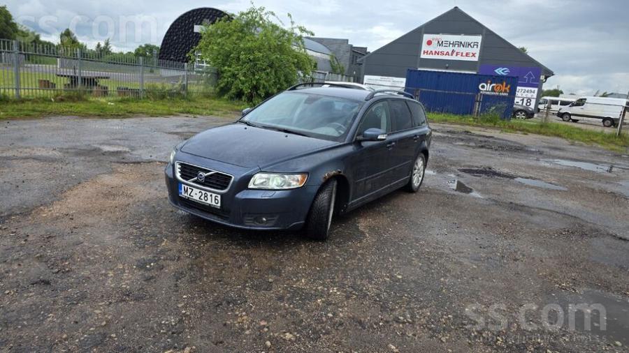 Zils Volvo V50 2007 Bauska, ar dzinēja tilpumu 2.00 L un nobraukumu 290 tūkst. km par 1250 €, foto 3 vietnē AUTOMOTO.COM.LV