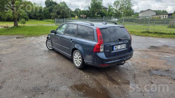 Blue Volvo V50 2007 in Bauska, with an engine capacity of 2.00 L and mileage of 290 thousand km for 1250 €, photo 3 on AUTOMOTO.COM.LV
