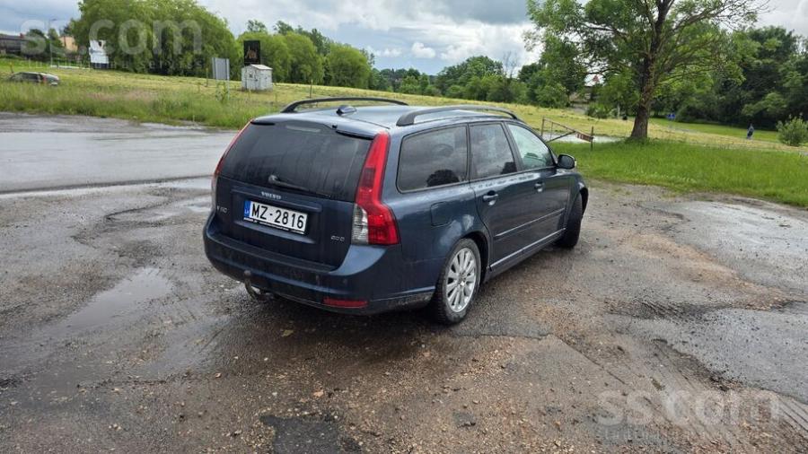 Zils Volvo V50 2007 Bauska, ar dzinēja tilpumu 2.00 L un nobraukumu 290 tūkst. km par 1250 €, foto 5 vietnē AUTOMOTO.COM.LV