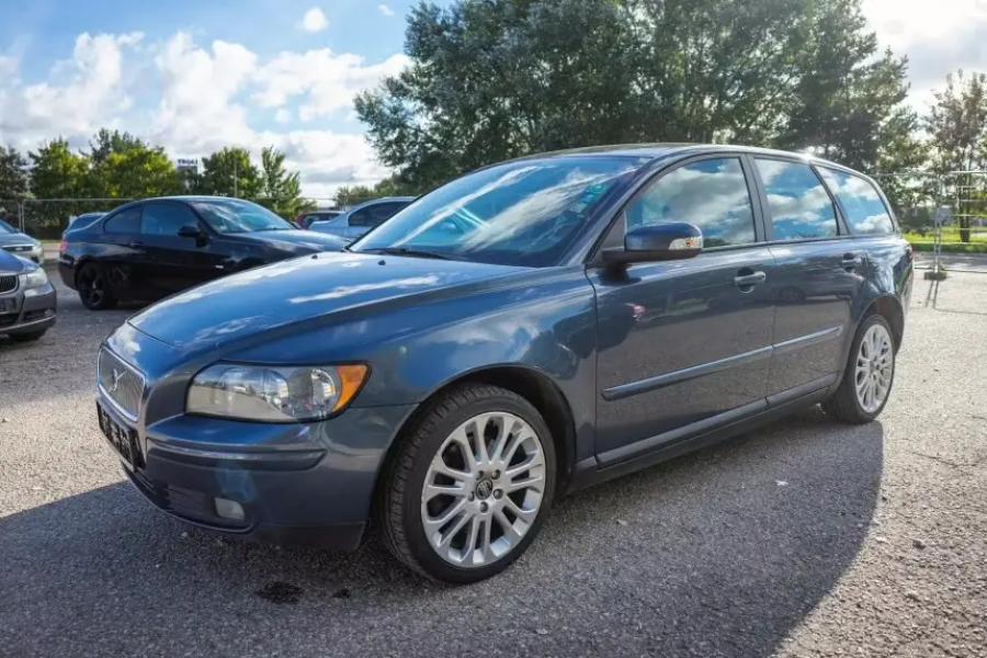 Zils Volvo V50 2007 Liepāja, ar dzinēja tilpumu 2.00 L un nobraukumu 184 tūkst. km par 4250 €, foto 1 vietnē AUTOMOTO.COM.LV