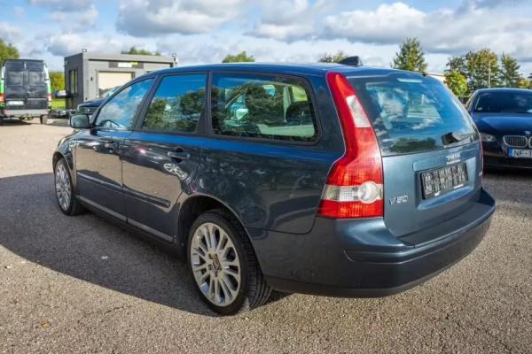 Blue Volvo V50 2007 in Liepaja, with an engine capacity of 2.00 L and mileage of 184 thousand km for 4250 €, photo 2 on AUTOMOTO.COM.LV