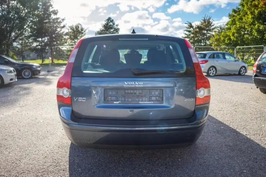 Zils Volvo V50 2007 Liepāja, ar dzinēja tilpumu 2.00 L un nobraukumu 184 tūkst. km par 4250 €, foto 4 vietnē AUTOMOTO.COM.LV
