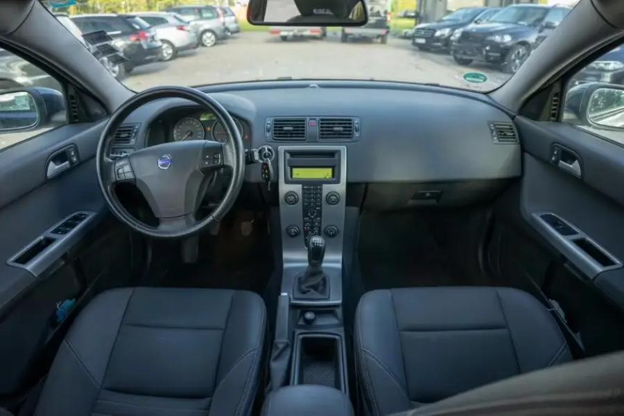 Zils Volvo V50 2007 Liepāja, ar dzinēja tilpumu 2.00 L un nobraukumu 184 tūkst. km par 4250 €, foto 8 vietnē AUTOMOTO.COM.LV