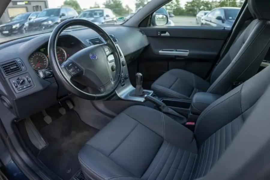 Zils Volvo V50 2007 Liepāja, ar dzinēja tilpumu 2.00 L un nobraukumu 184 tūkst. km par 4250 €, foto 9 vietnē AUTOMOTO.COM.LV