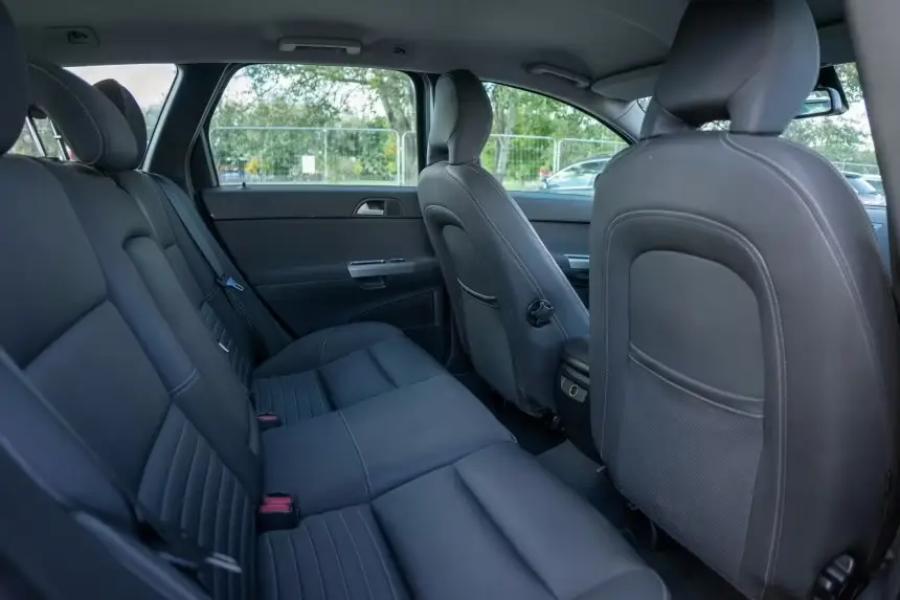 Zils Volvo V50 2007 Liepāja, ar dzinēja tilpumu 2.00 L un nobraukumu 184 tūkst. km par 4250 €, foto 12 vietnē AUTOMOTO.COM.LV