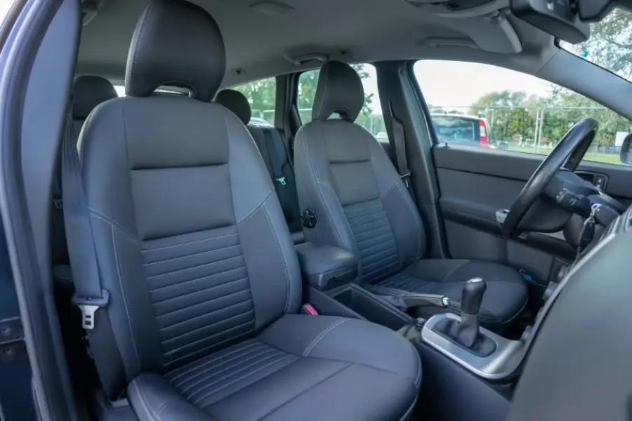 Zils Volvo V50 2007 Liepāja, ar dzinēja tilpumu 2.00 L un nobraukumu 184 tūkst. km par 4250 €, foto 13 vietnē AUTOMOTO.COM.LV