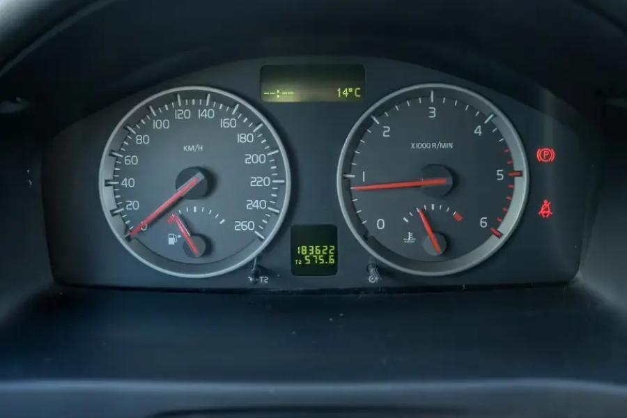 Zils Volvo V50 2007 Liepāja, ar dzinēja tilpumu 2.00 L un nobraukumu 184 tūkst. km par 4250 €, foto 14 vietnē AUTOMOTO.COM.LV