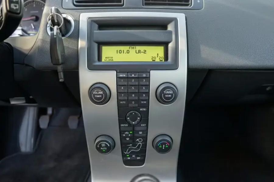 Zils Volvo V50 2007 Liepāja, ar dzinēja tilpumu 2.00 L un nobraukumu 184 tūkst. km par 4250 €, foto 15 vietnē AUTOMOTO.COM.LV