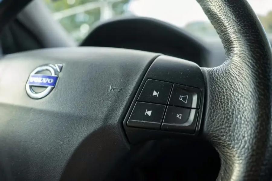 Zils Volvo V50 2007 Liepāja, ar dzinēja tilpumu 2.00 L un nobraukumu 184 tūkst. km par 4250 €, foto 18 vietnē AUTOMOTO.COM.LV