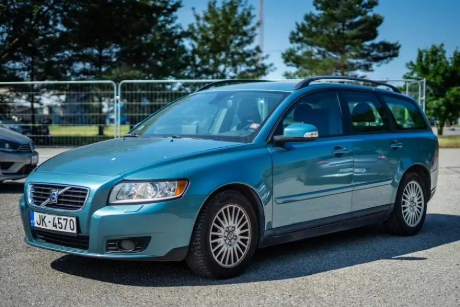 Zils Volvo V50 2007 Liepāja, ar dzinēja tilpumu 1.60 L un nobraukumu 2787 tūkst. km par 3700 €, foto 1 vietnē AUTOMOTO.COM.LV
