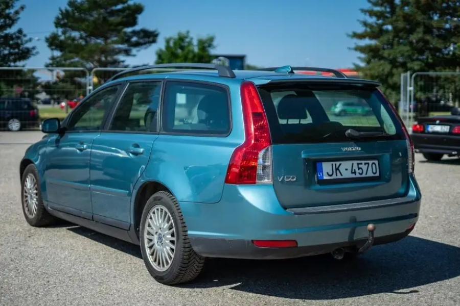 Zils Volvo V50 2007 Liepāja, ar dzinēja tilpumu 1.60 L un nobraukumu 2787 tūkst. km par 3700 €, foto 3 vietnē AUTOMOTO.COM.LV